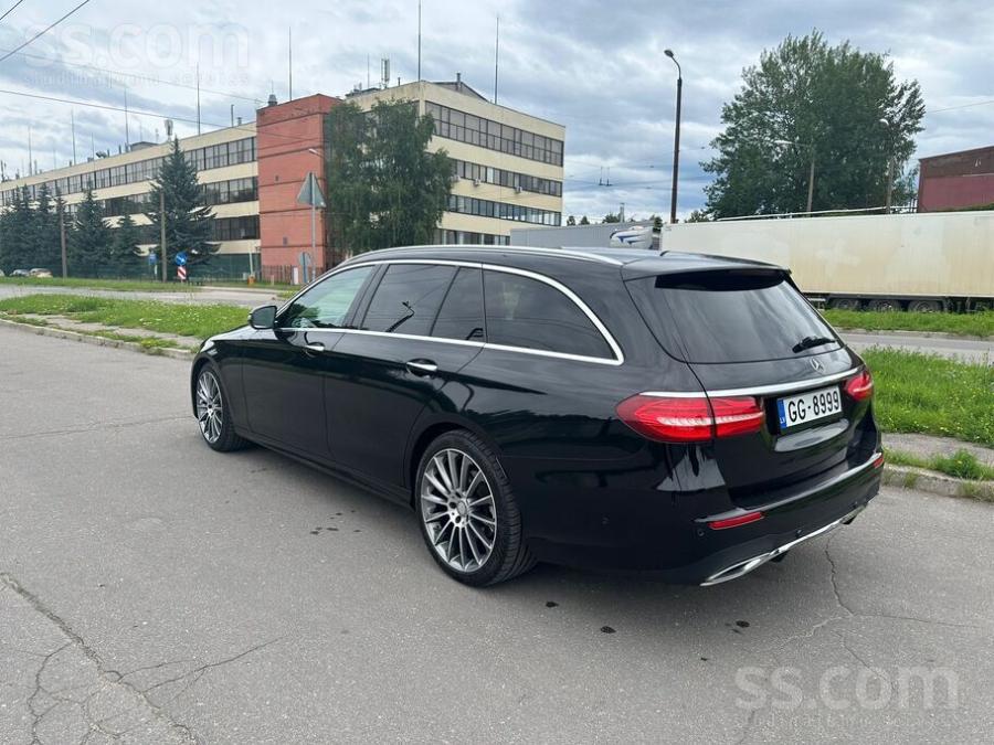 Black Mercedes-Benz E 220 2016 in Riga, with an engine capacity of 2.00 L and mileage of 214 thousand km for 16200 €, photo 5 on AUTOMOTO.COM.LV