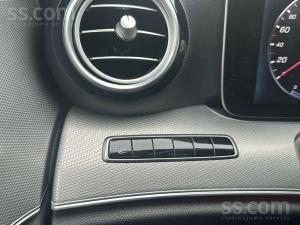 Black Mercedes-Benz E 220 2016 in Riga, with an engine capacity of 2.00 L and mileage of 214 thousand km for 16200 €, photo 13 on AUTOMOTO.COM.LV