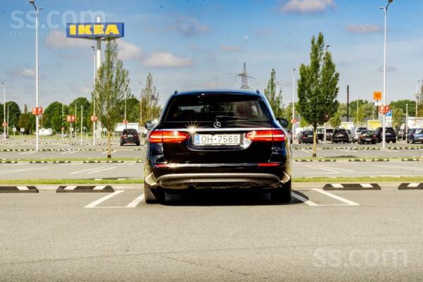Черный Мерседес E 220 2016 в Рига, объемом двигателя 2.00 л и пробегом 317 тыс. км за 9990 €, фото 7 на AUTOMOTO.COM.LV