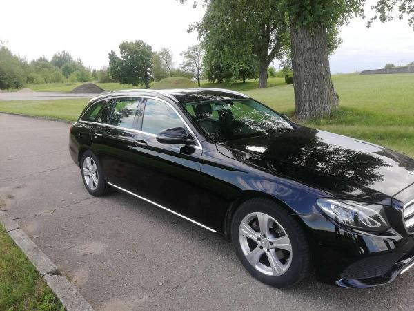 Melns Mercedes-Benz E 220 2016 Kauņa, ar dzinēja tilpumu 1.95 L un nobraukumu 305 tūkst. km par 8800 €, foto 1 vietnē AUTOMOTO.COM.LV