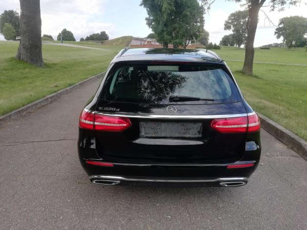 Melns Mercedes-Benz E 220 2016 Kauņa, ar dzinēja tilpumu 1.95 L un nobraukumu 305 tūkst. km par 8800 €, foto 6 vietnē AUTOMOTO.COM.LV