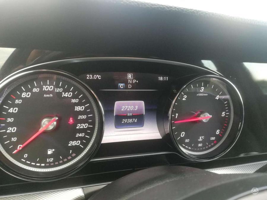 Черный Мерседес E 220 2016 в Каунас, объемом двигателя 1.95 л и пробегом 305 тыс. км за 8800 €, фото 15 на AUTOMOTO.COM.LV