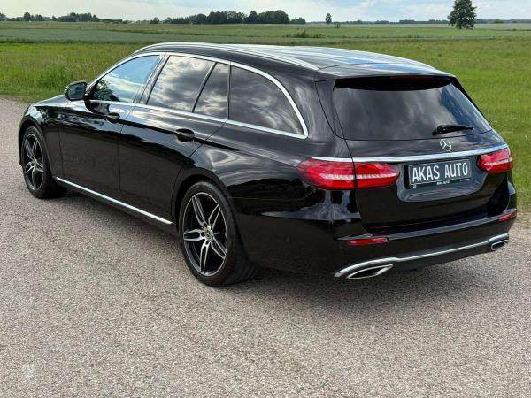 Black Mercedes-Benz E 220 2016 in Vilkaviskis, with an engine capacity of 1.95 L and mileage of 265 thousand km for 15200 €, photo 3 on AUTOMOTO.COM.LV