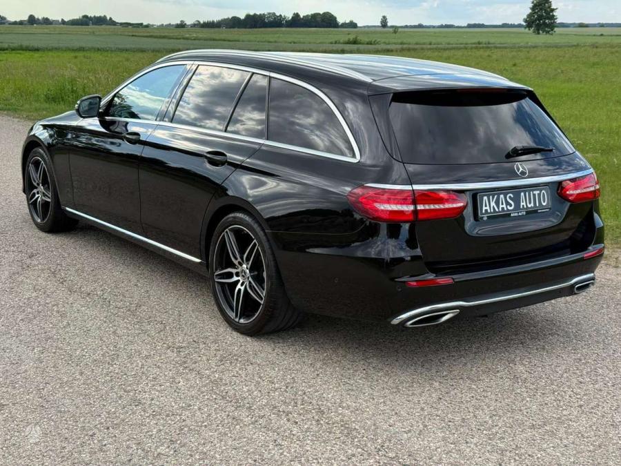 Черный Мерседес E 220 2016 в Вилкавишкис, объемом двигателя 1.95 л и пробегом 265 тыс. км за 15200 €, фото 4 на AUTOMOTO.COM.LV
