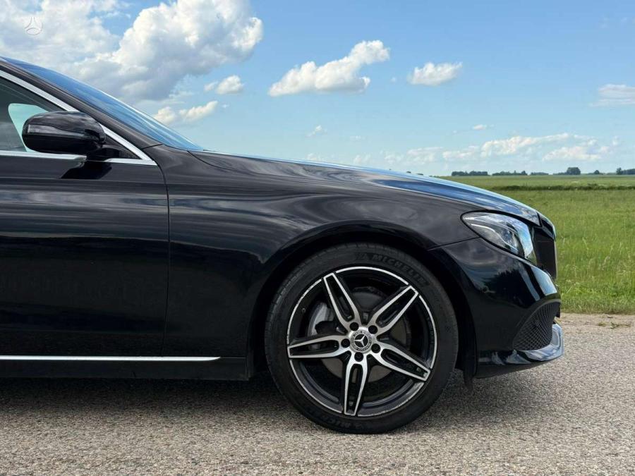 Черный Мерседес E 220 2016 в Вилкавишкис, объемом двигателя 1.95 л и пробегом 265 тыс. км за 15200 €, фото 8 на AUTOMOTO.COM.LV