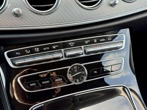 Черный Мерседес E 220 2016 в Вилкавишкис, объемом двигателя 1.95 л и пробегом 265 тыс. км за 15200 €, фото 19 на AUTOMOTO.COM.LV