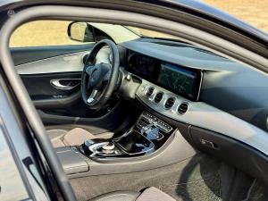 Черный Мерседес E 220 2016 в Вилкавишкис, объемом двигателя 1.95 л и пробегом 265 тыс. км за 15200 €, фото 24 на AUTOMOTO.COM.LV