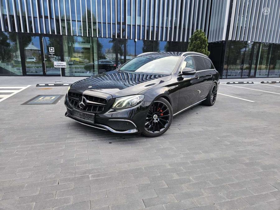 Black Mercedes-Benz E 220 2016 in Kaunas, with an engine capacity of 1.95 L and mileage of 111 thousand km for 17500 €, photo 1 on AUTOMOTO.COM.LV