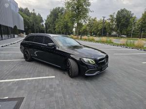 Black Mercedes-Benz E 220 2016 in Kaunas, with an engine capacity of 1.95 L and mileage of 111 thousand km for 17500 €, photo 4 on AUTOMOTO.COM.LV