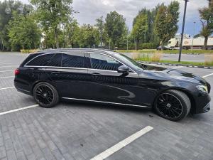 Black Mercedes-Benz E 220 2016 in Kaunas, with an engine capacity of 1.95 L and mileage of 111 thousand km for 17500 €, photo 5 on AUTOMOTO.COM.LV