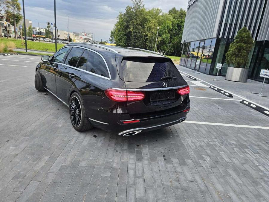 Black Mercedes-Benz E 220 2016 in Kaunas, with an engine capacity of 1.95 L and mileage of 111 thousand km for 17500 €, photo 8 on AUTOMOTO.COM.LV