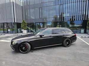 Black Mercedes-Benz E 220 2016 in Kaunas, with an engine capacity of 1.95 L and mileage of 111 thousand km for 17500 €, photo 9 on AUTOMOTO.COM.LV