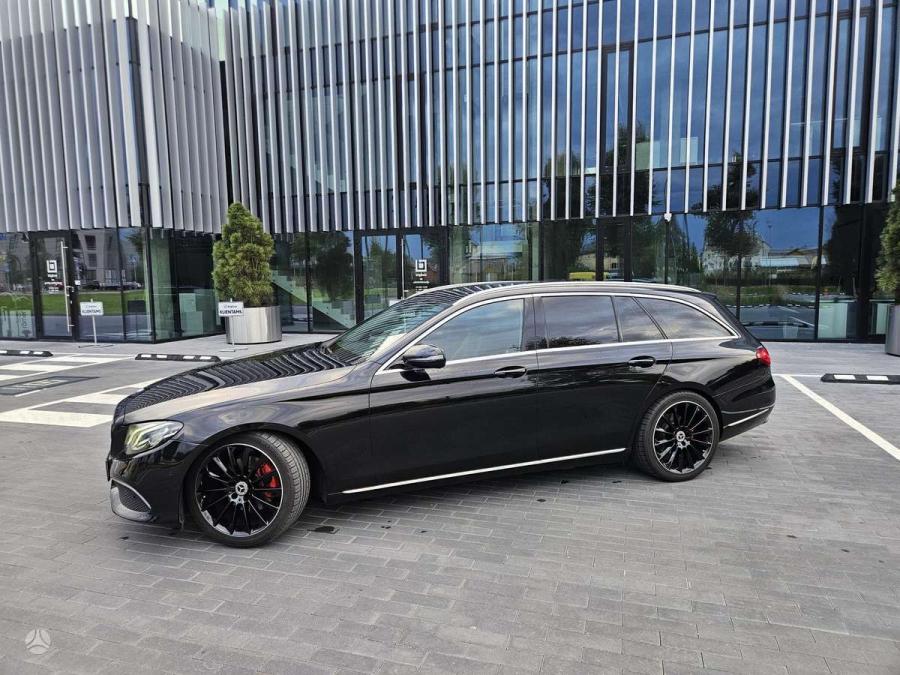 Black Mercedes-Benz E 220 2016 in Kaunas, with an engine capacity of 1.95 L and mileage of 111 thousand km for 17500 €, photo 9 on AUTOMOTO.COM.LV