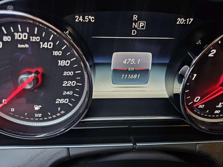 Black Mercedes-Benz E 220 2016 in Kaunas, with an engine capacity of 1.95 L and mileage of 111 thousand km for 17500 €, photo 13 on AUTOMOTO.COM.LV