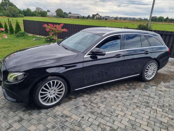 Мерседес E 220 2016 в Каунас на AUTOMOTO.COM.LV Черный Мерседес E 220 2016 в Каунас, объемом двигателя 2.00 л и пробегом 354 тыс. км за 11900 €, фото 4 на AUTOMOTO.COM.LV