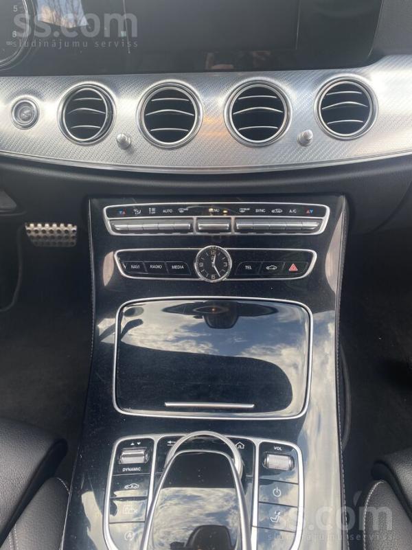 Black Mercedes-Benz E 220 2017 in Riga, with an engine capacity of 2.10 L and mileage of 310 thousand km for 18700 €, photo 10 on AUTOMOTO.COM.LV