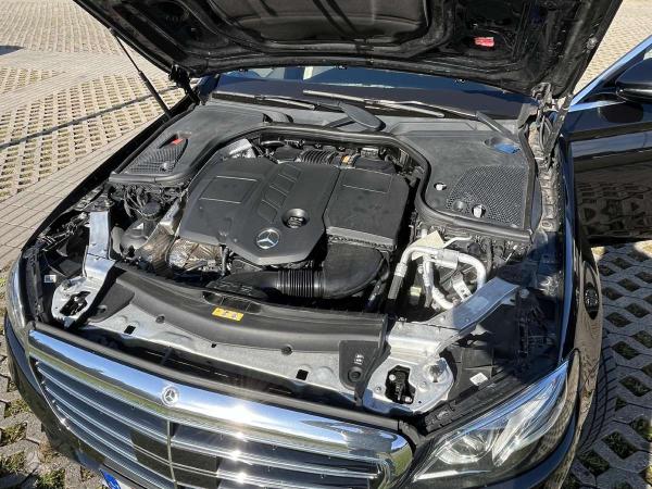 Black Mercedes-Benz E 220 2017 in Kaunas, with an engine capacity of 2.00 L and mileage of 237 thousand km for 17500 €, photo 21 on AUTOMOTO.COM.LV