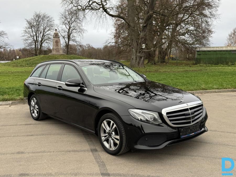 Black Mercedes-Benz E 220 2017 in Riga, with an engine capacity of 2.00 L and mileage of 235 thousand km for 14250 €, photo 4 on AUTOMOTO.COM.LV