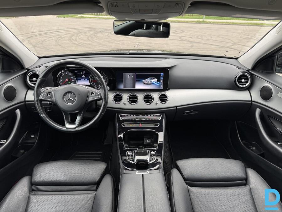 Black Mercedes-Benz E 220 2017 in Riga, with an engine capacity of 2.00 L and mileage of 235 thousand km for 14250 €, photo 10 on AUTOMOTO.COM.LV
