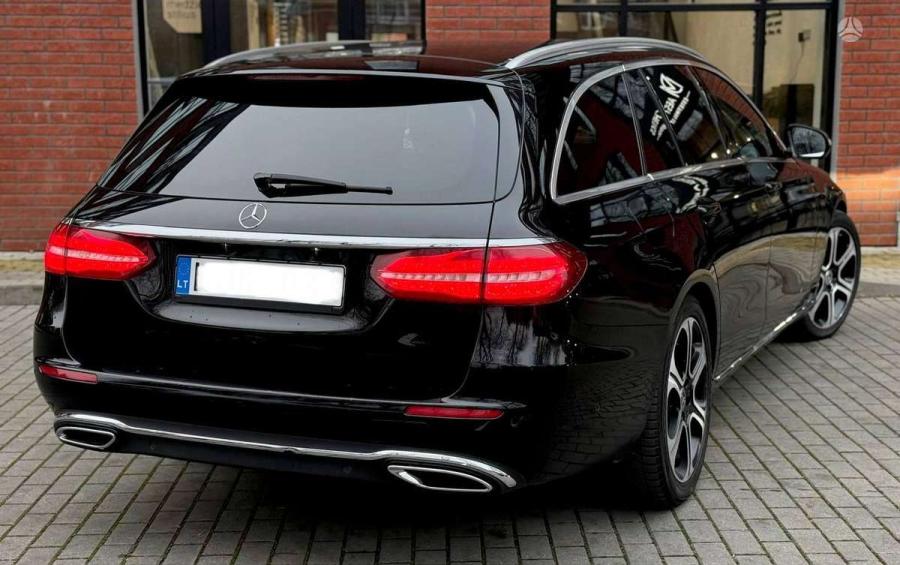 Black Mercedes-Benz E 220 2017 in Klaipeda, with an engine capacity of 1.95 L and mileage of 241 thousand km for 14700 €, photo 9 on AUTOMOTO.COM.LV