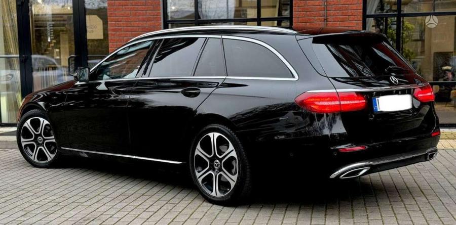 Black Mercedes-Benz E 220 2017 in Klaipeda, with an engine capacity of 1.95 L and mileage of 241 thousand km for 14700 €, photo 10 on AUTOMOTO.COM.LV