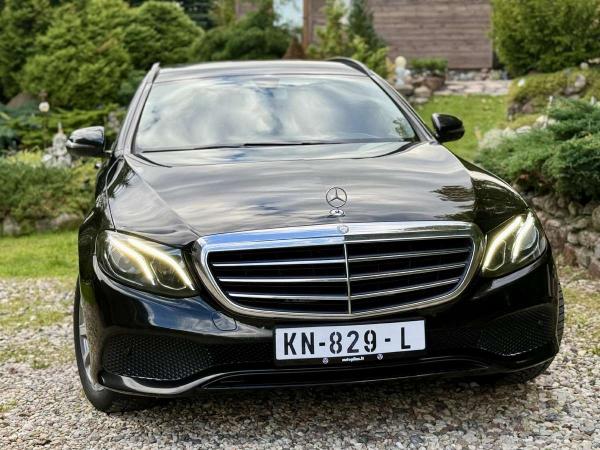 Melns Mercedes-Benz E 220 2017 Viļņa, ar dzinēja tilpumu 2.00 L un nobraukumu 290 tūkst. km par 13990 €, foto 3 vietnē AUTOMOTO.COM.LV