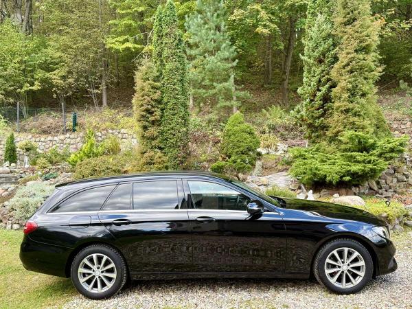 Melns Mercedes-Benz E 220 2017 Viļņa, ar dzinēja tilpumu 2.00 L un nobraukumu 290 tūkst. km par 13990 €, foto 4 vietnē AUTOMOTO.COM.LV