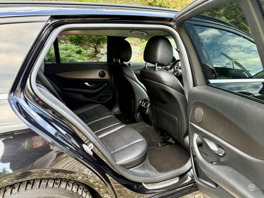 Черный Мерседес E 220 2017 в Вильнюс, объемом двигателя 2.00 л и пробегом 290 тыс. км за 13990 €, фото 17 на AUTOMOTO.COM.LV