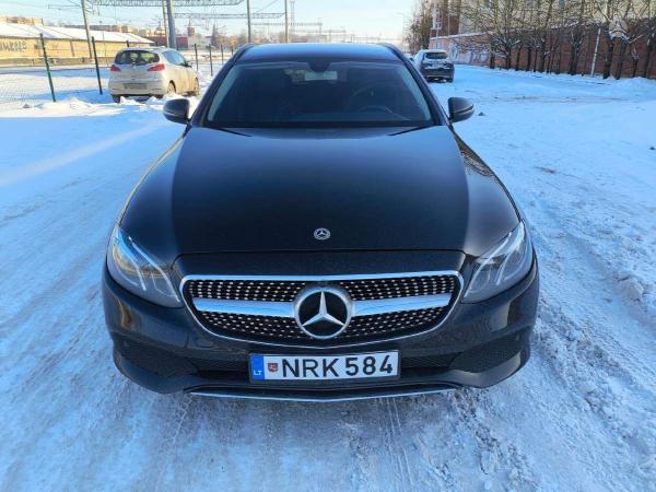 Melns Mercedes-Benz E 220 2017 Šauļi, ar dzinēja tilpumu 2.00 L un nobraukumu 286 tūkst. km par 13400 €, foto 2 vietnē AUTOMOTO.COM.LV