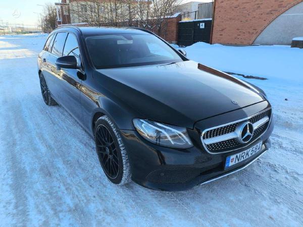 Melns Mercedes-Benz E 220 2017 Šauļi, ar dzinēja tilpumu 2.00 L un nobraukumu 286 tūkst. km par 13400 €, foto 3 vietnē AUTOMOTO.COM.LV
