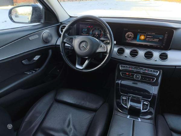 Melns Mercedes-Benz E 220 2017 Šauļi, ar dzinēja tilpumu 2.00 L un nobraukumu 286 tūkst. km par 13400 €, foto 9 vietnē AUTOMOTO.COM.LV