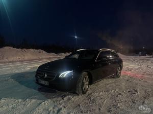 Black Mercedes-Benz E 220 2017 in Vilnius, with an engine capacity of 2.00 L and mileage of 580 thousand km for 7200 €, photo 5 on AUTOMOTO.COM.LV