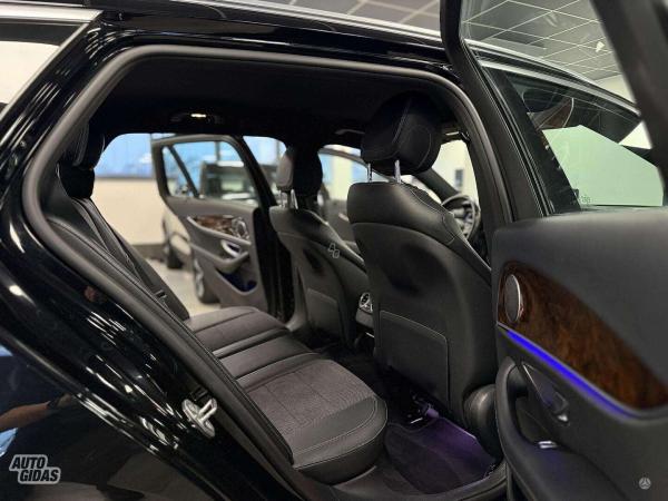 Melns Mercedes-Benz E 220 2017 Klaipėda, ar dzinēja tilpumu 2.00 L un nobraukumu 268 tūkst. km par 18450 €, foto 5 vietnē AUTOMOTO.COM.LV