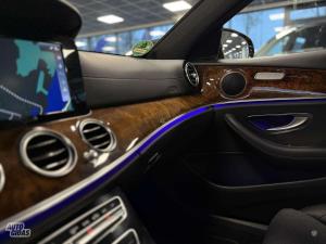 Черный Мерседес E 220 2017 в Клайпеда, объемом двигателя 2.00 л и пробегом 268 тыс. км за 18450 €, фото 18 на AUTOMOTO.COM.LV