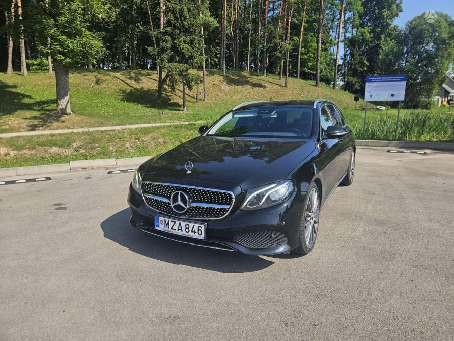 Melns Mercedes-Benz E 220 2017 Šauļi, ar dzinēja tilpumu 1.95 L un nobraukumu 431 tūkst. km par 13500 €, foto 3 vietnē AUTOMOTO.COM.LV