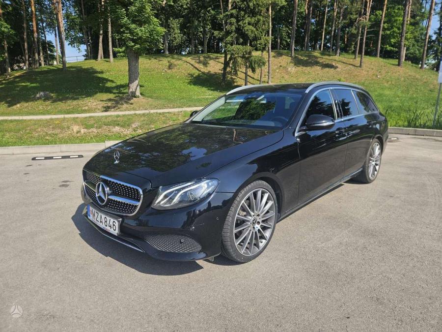 Melns Mercedes-Benz E 220 2017 Šauļi, ar dzinēja tilpumu 1.95 L un nobraukumu 431 tūkst. km par 13500 €, foto 4 vietnē AUTOMOTO.COM.LV