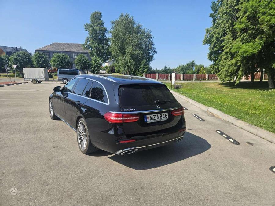 Melns Mercedes-Benz E 220 2017 Šauļi, ar dzinēja tilpumu 1.95 L un nobraukumu 431 tūkst. km par 13500 €, foto 5 vietnē AUTOMOTO.COM.LV