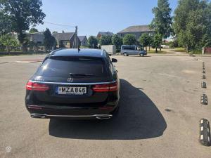 Melns Mercedes-Benz E 220 2017 Šauļi, ar dzinēja tilpumu 1.95 L un nobraukumu 431 tūkst. km par 13500 €, foto 6 vietnē AUTOMOTO.COM.LV