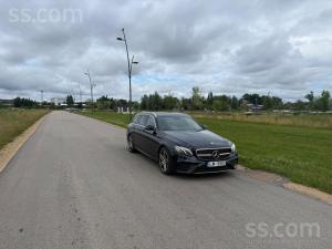 Черный Мерседес E 220 2017 в Рига, объемом двигателя 2.00 л и пробегом 335 тыс. км за 15299 €, фото  на AUTOMOTO.COM.LV