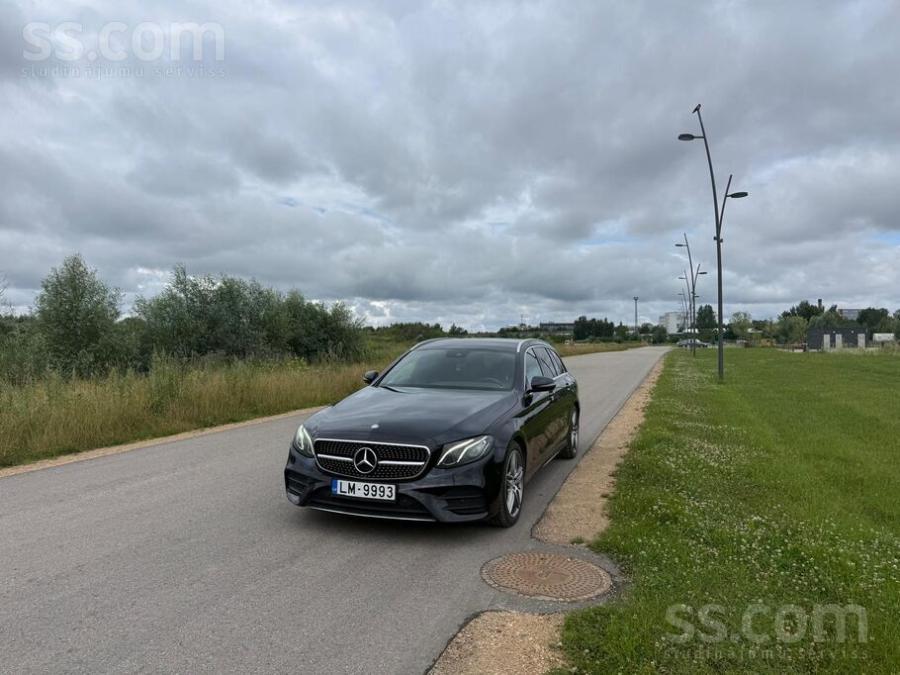 Melns Mercedes-Benz E 220 2017 Rīga, ar dzinēja tilpumu 2.00 L un nobraukumu 335 tūkst. km par 15299 €, foto 3 vietnē AUTOMOTO.COM.LV