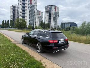 Melns Mercedes-Benz E 220 2017 Rīga, ar dzinēja tilpumu 2.00 L un nobraukumu 335 tūkst. km par 15299 €, foto 5 vietnē AUTOMOTO.COM.LV