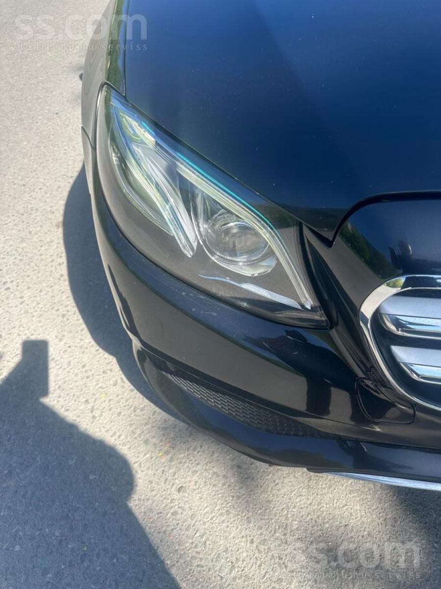 Black Mercedes-Benz E 220 2017 in Riga, with an engine capacity of 2.00 L and mileage of 360 thousand km for 9950 €, photo 5 on AUTOMOTO.COM.LV