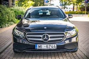 Black Mercedes-Benz E 220 2017 in Riga, with an engine capacity of 2.00 L and mileage of 0 thousand km for 8990 €, photo 3 on AUTOMOTO.COM.LV