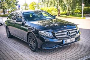 Black Mercedes-Benz E 220 2017 in Riga, with an engine capacity of 2.00 L and mileage of 0 thousand km for 8990 €, photo 4 on AUTOMOTO.COM.LV