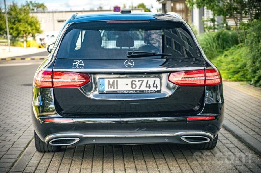 Black Mercedes-Benz E 220 2017 in Riga, with an engine capacity of 2.00 L and mileage of 0 thousand km for 8990 €, photo 6 on AUTOMOTO.COM.LV