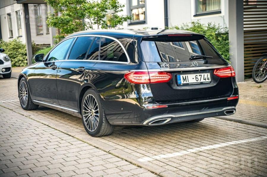Black Mercedes-Benz E 220 2017 in Riga, with an engine capacity of 2.00 L and mileage of 0 thousand km for 8990 €, photo 7 on AUTOMOTO.COM.LV