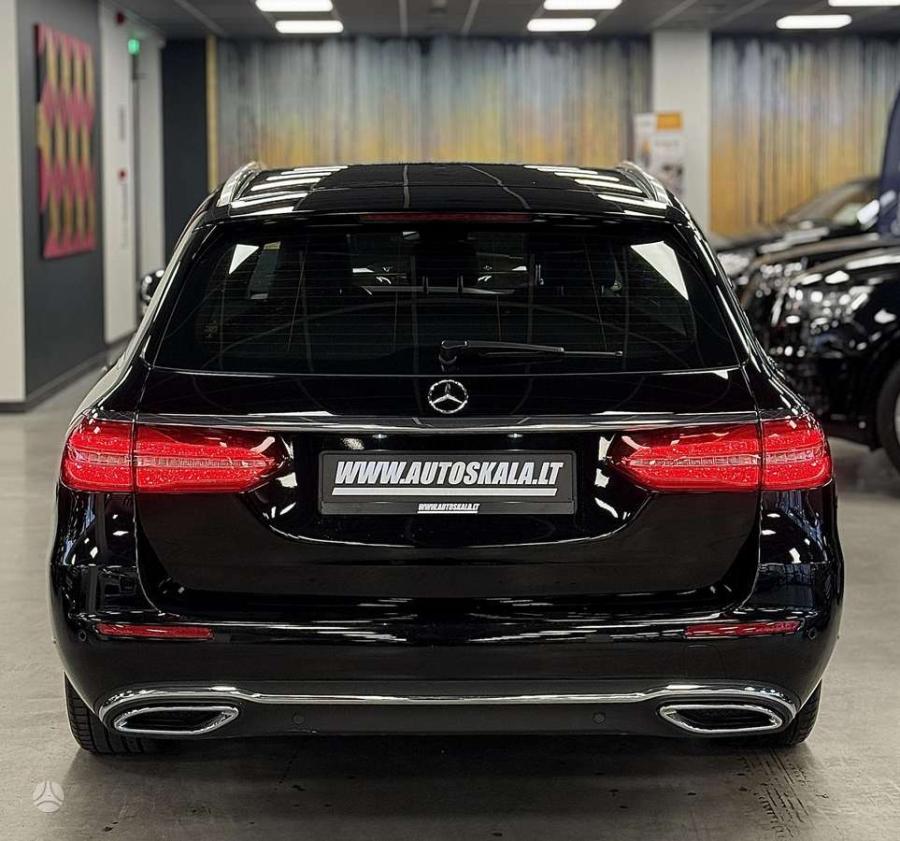 Black Mercedes-Benz E 220 2017 in Klaipeda, with an engine capacity of 1.95 L and mileage of 268 thousand km for 17200 €, photo 4 on AUTOMOTO.COM.LV