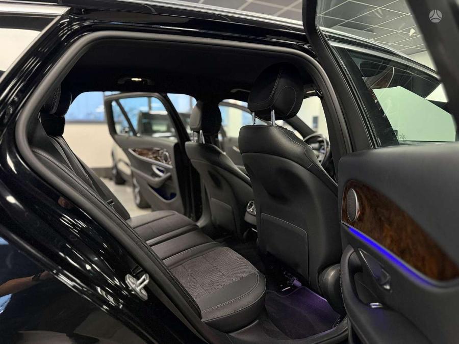 Black Mercedes-Benz E 220 2017 in Klaipeda, with an engine capacity of 1.95 L and mileage of 268 thousand km for 17200 €, photo 5 on AUTOMOTO.COM.LV