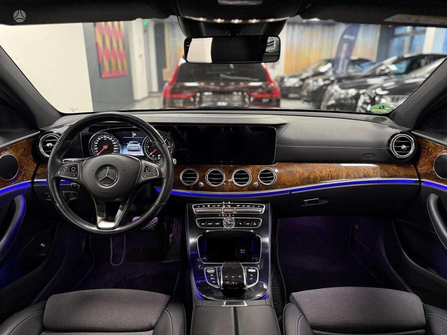Black Mercedes-Benz E 220 2017 in Klaipeda, with an engine capacity of 1.95 L and mileage of 268 thousand km for 17200 €, photo 6 on AUTOMOTO.COM.LV