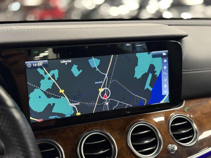 Black Mercedes-Benz E 220 2017 in Klaipeda, with an engine capacity of 1.95 L and mileage of 268 thousand km for 17200 €, photo 8 on AUTOMOTO.COM.LV